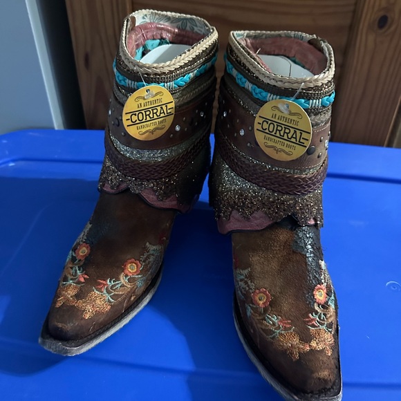 Corral | Shoes | Corral Distressed Brown Floral Embroidery Flipped ...